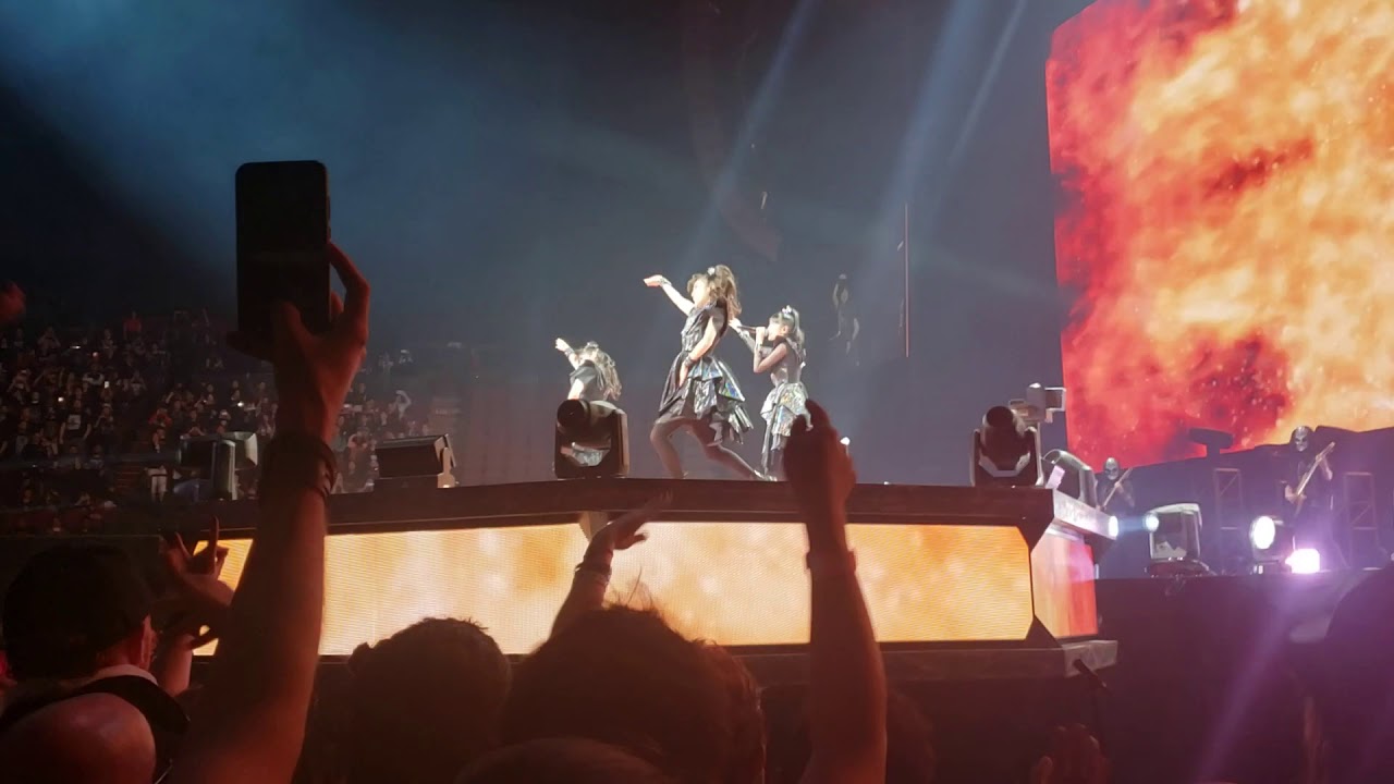BABYMETAL Da Da Dance Fancam, The Forum, LA 2019 - YouTube