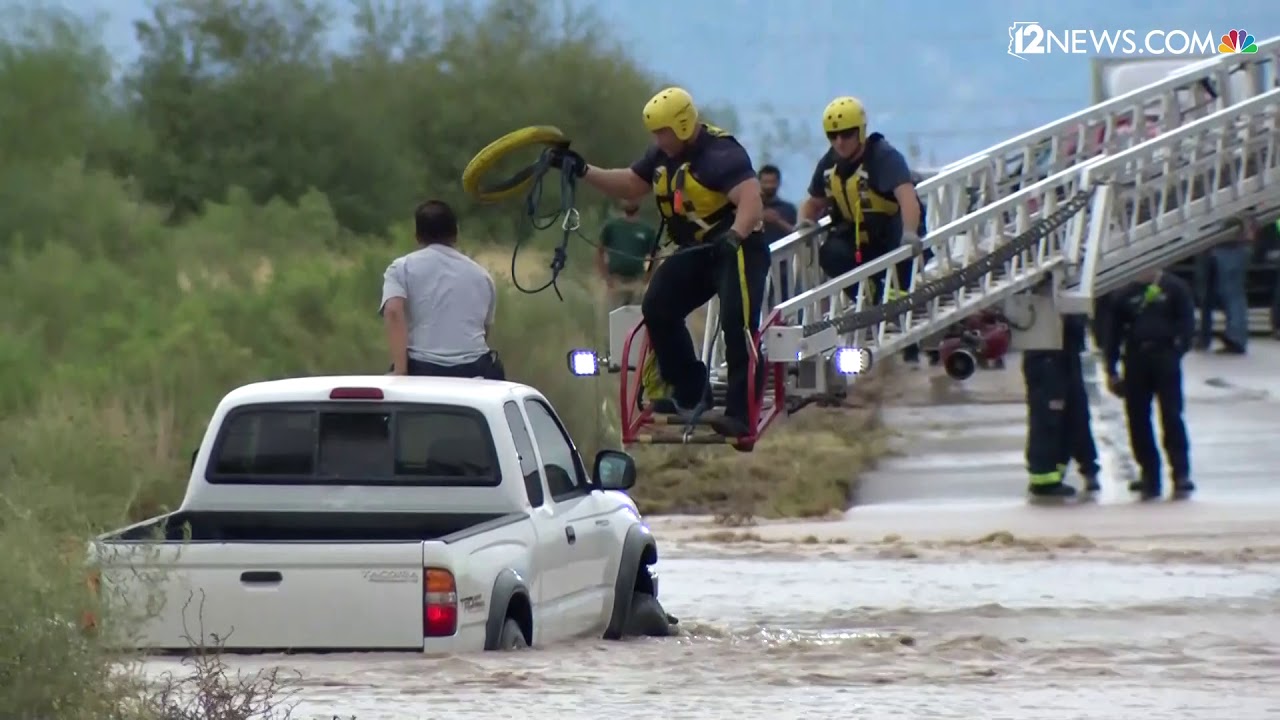 Man rescued from rushing water in Tucson wash - YouTube