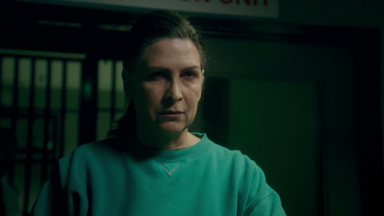 Wentworth S4 E2 | Joan dressing in Teal - YouTube