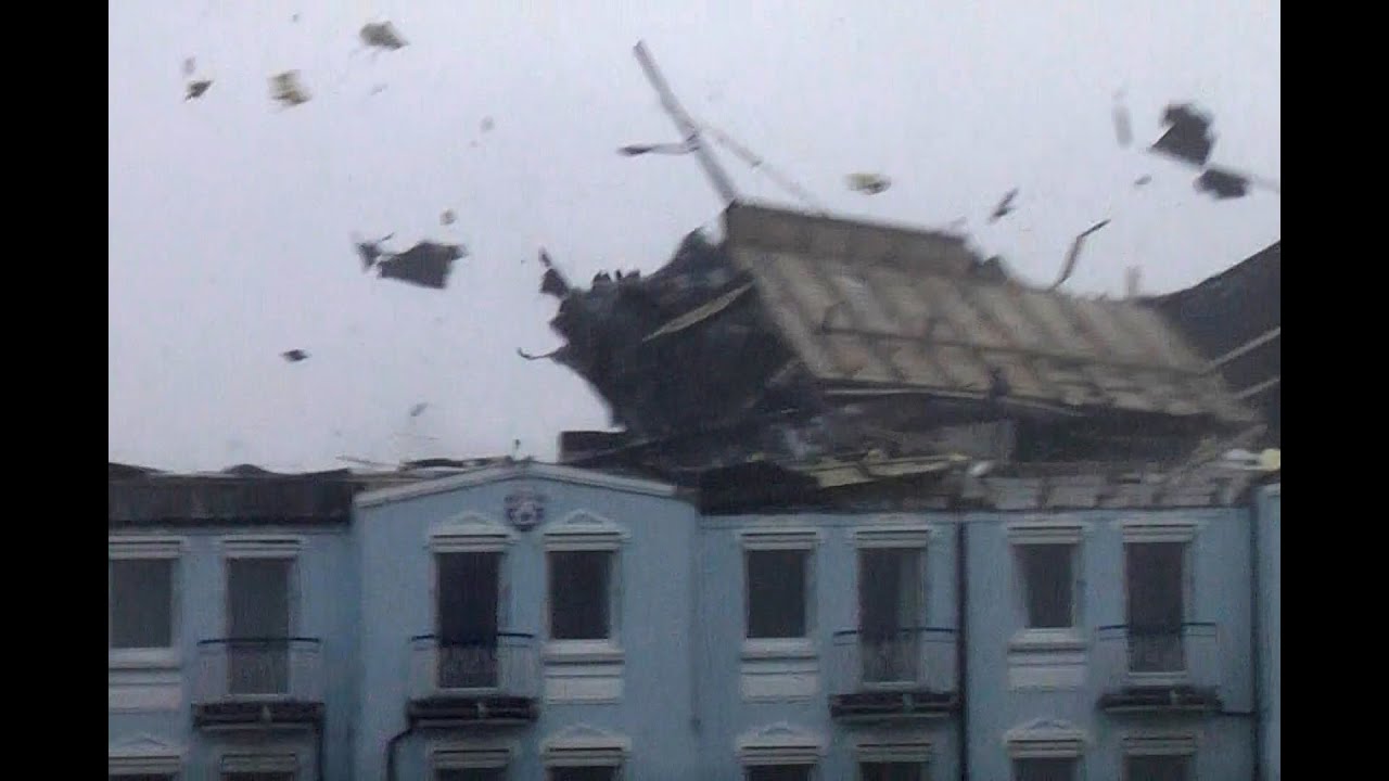 Extreme Windstorm Lifts Roof - Germany - October 28, 2013 - YouTube