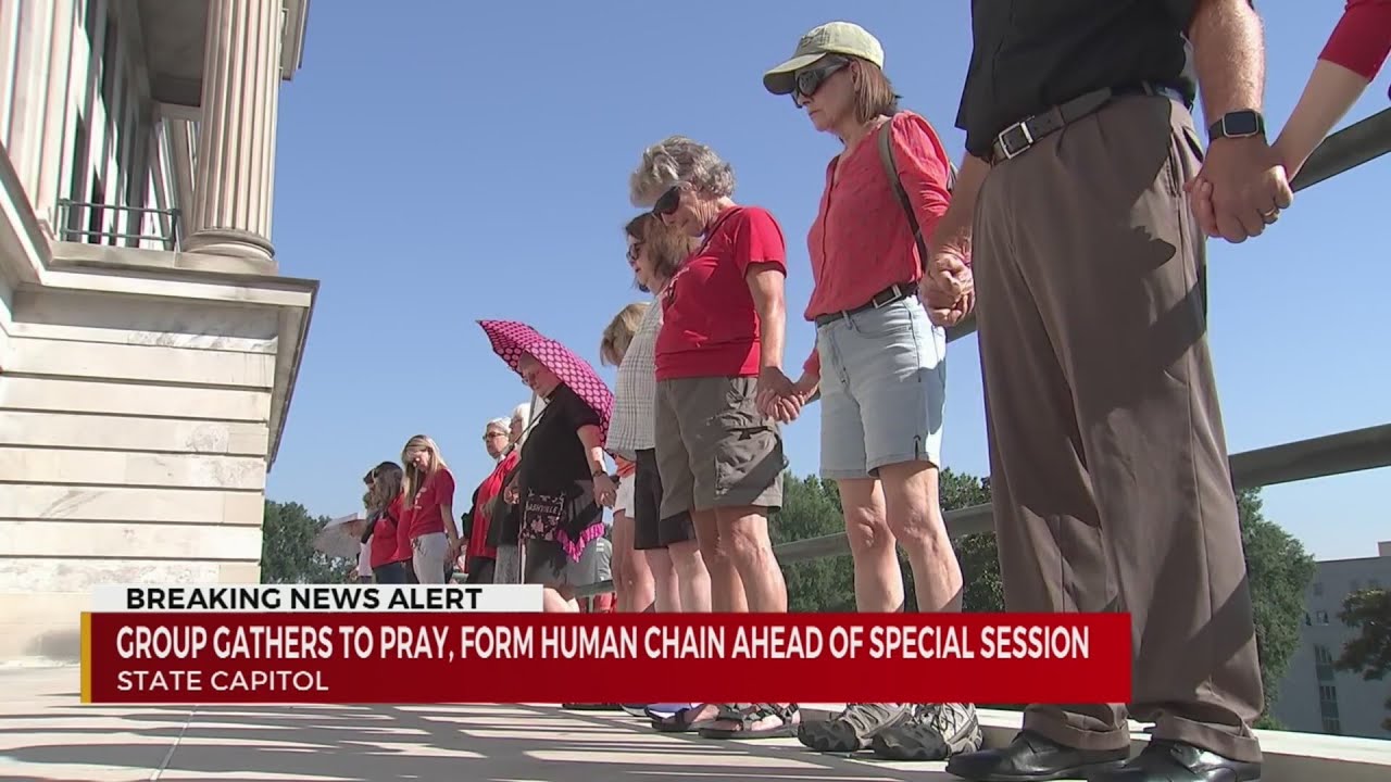 Group gathers to pray, form human chain around Capitol ahead of special ...