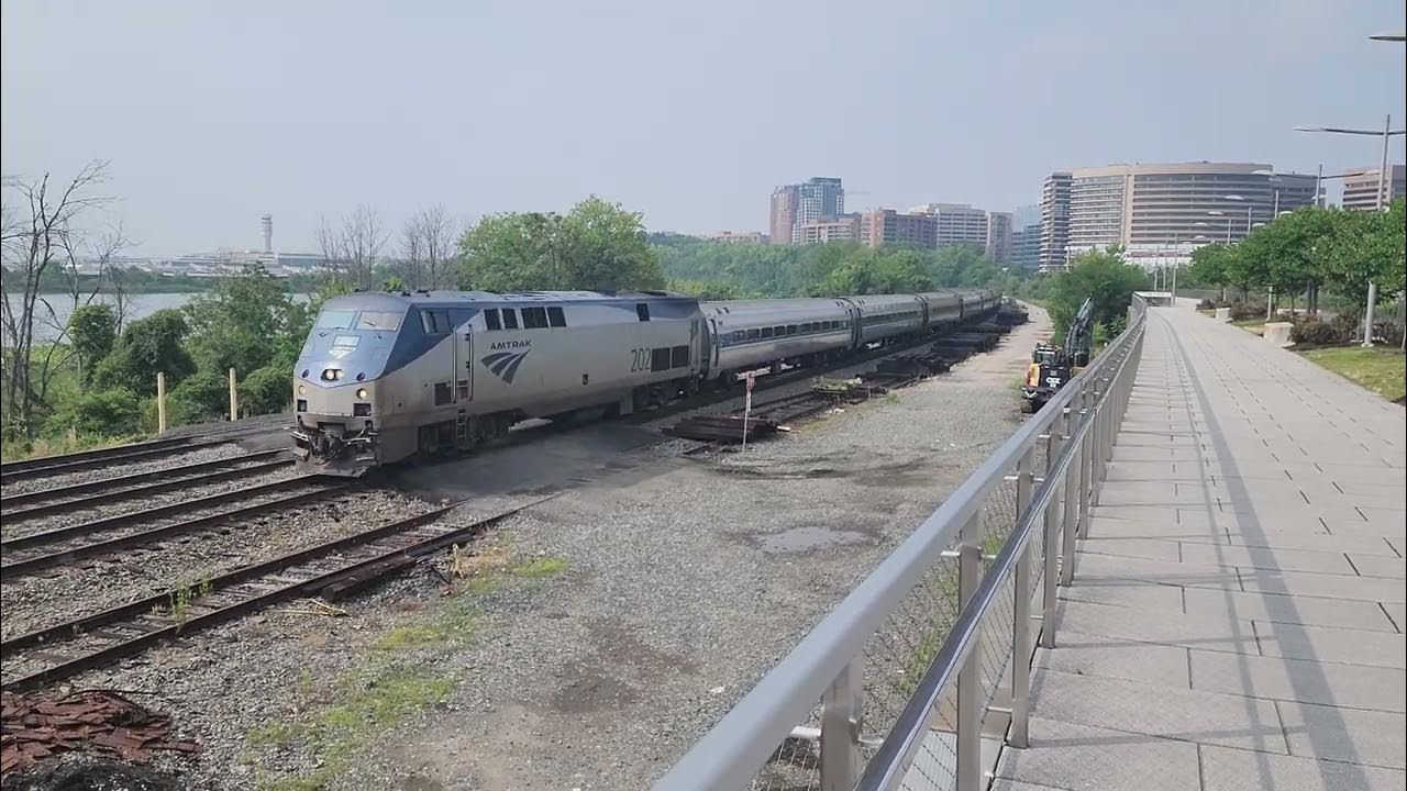 Amtrak P42DC 202 leads a Northeast Regional train - YouTube