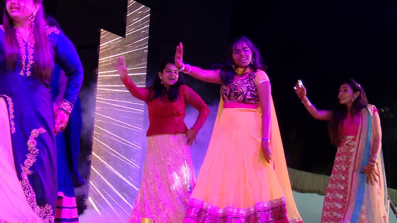 Girls Dance! - YouTube