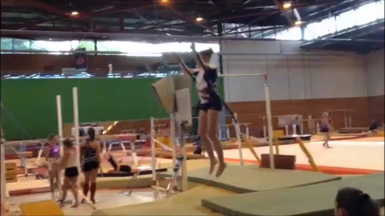 stage de gym - cité de l'eau (Chloé Lozingo et Morgane Tocco) - YouTube