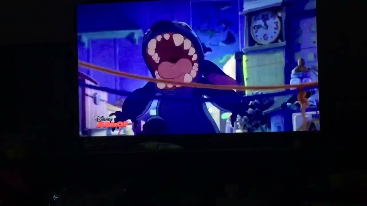 Stitch destroy the city - YouTube