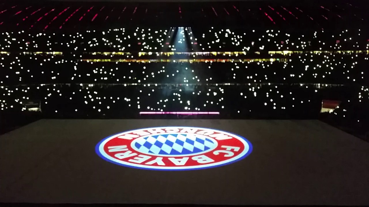 FC Bayern Christmas Event - YouTube
