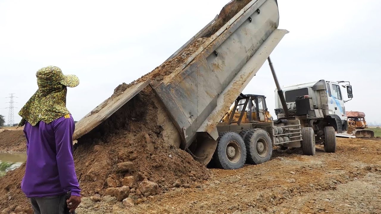 Incredible Skills And Expert Operator Bulldozer Pushing Cutting Dirt ...