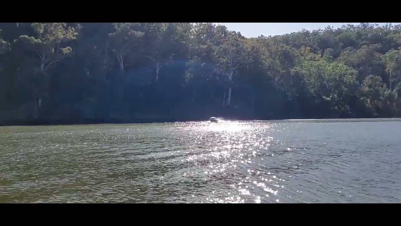 15FT VICKERS EASY RIDER 70HP EVINRUDE - YouTube