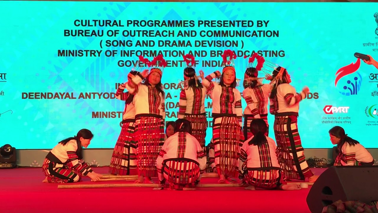 Cheraw Dance (Bamboo Dance) - Indian folk dance - YouTube