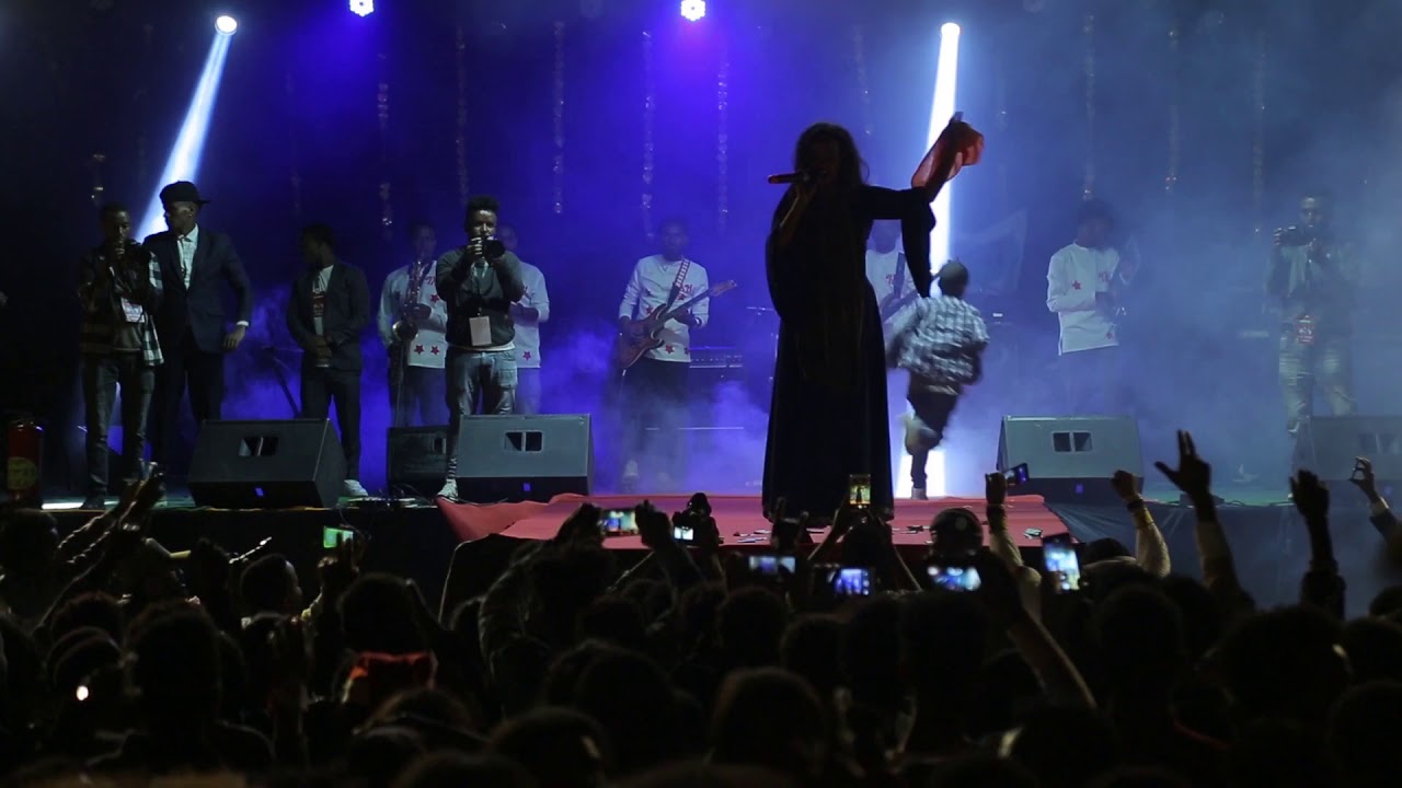 #Selemawit #Yohannes እምበር ተጋዳላይ ኣብ መድረኽ - YouTube