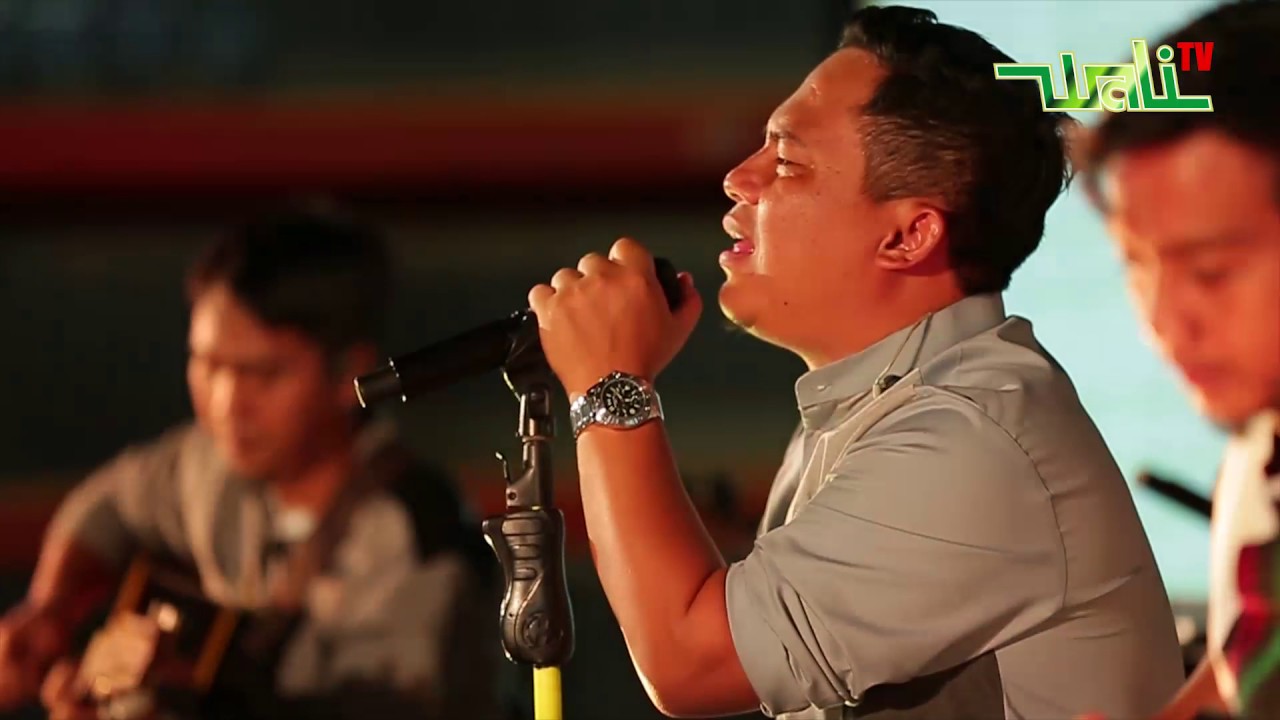 WALI BAND - Ngamen di SHAFCO Bandung - YouTube