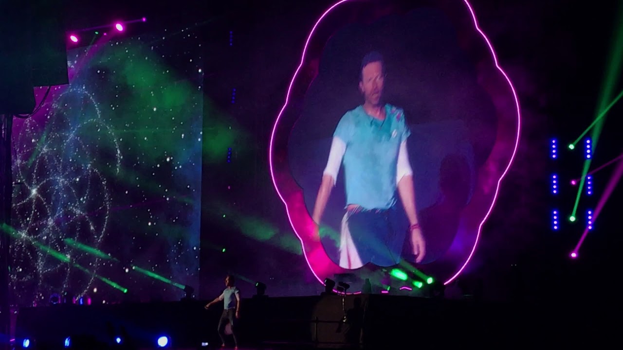 Coldplay "A Sky Full of Stars" at Tokyo Dome (2017.04.19) - YouTube