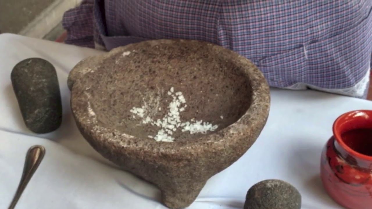 Aprende a usar el molcajete y el metate - Dónde Ir - YouTube