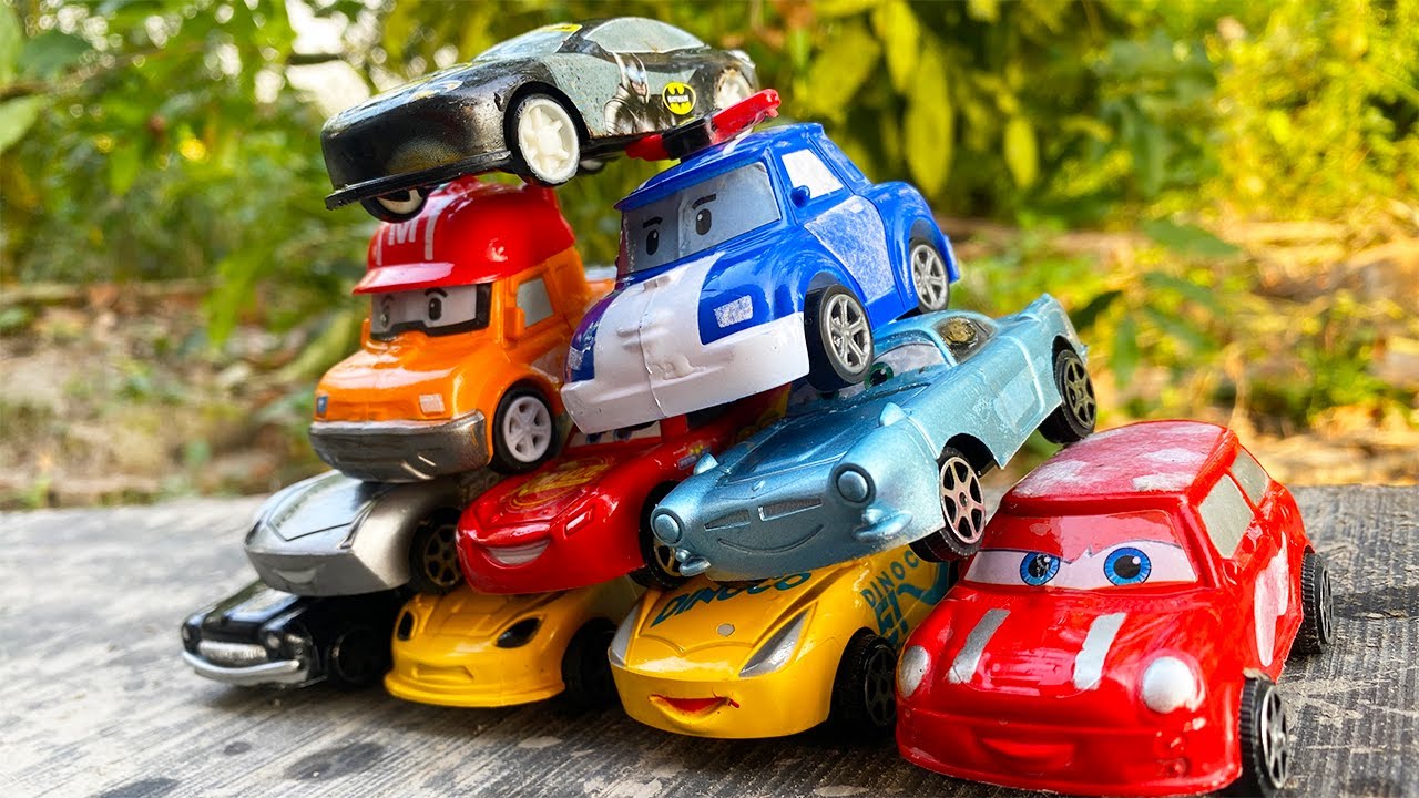 Disney Pixar Cars fall into the water: Lightning McQueen, Doc Hudson ...