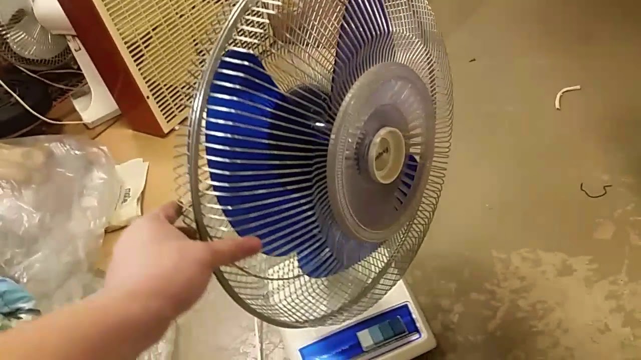 Galaxy by Lasko 16" Desk Fan - YouTube