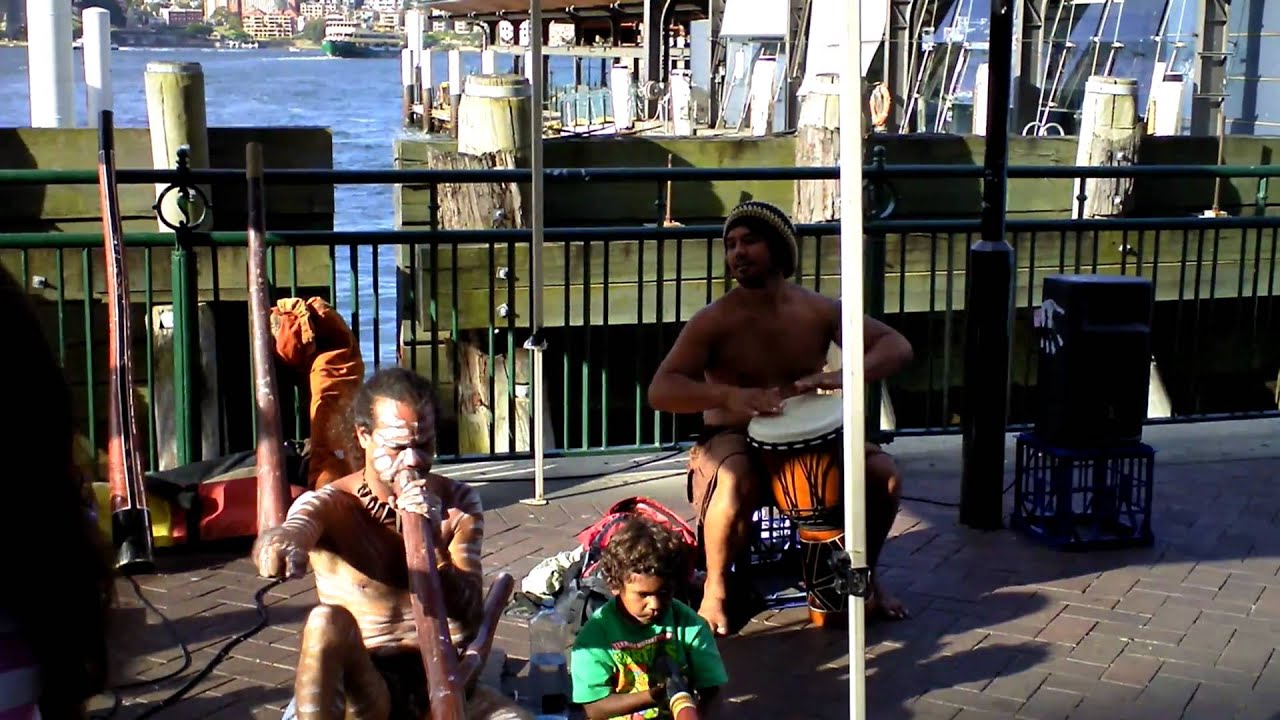 Aboriginal People playing Didgeridoo Sydney 3 HD - YouTube