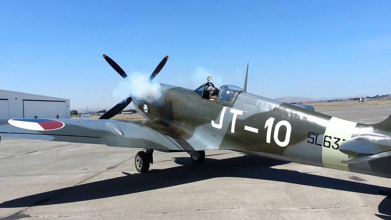 Spitfire start up at Pasco Wa airshow. - YouTube