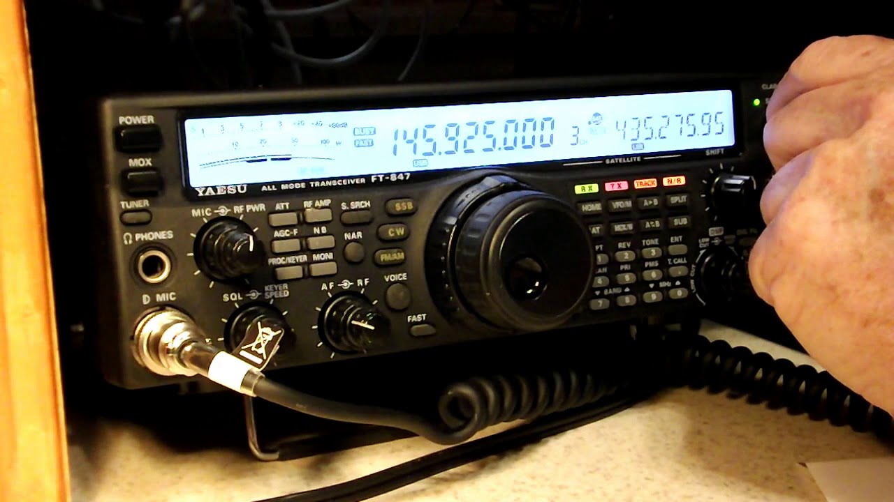 Yaesu FT-847 in satellite mode - YouTube
