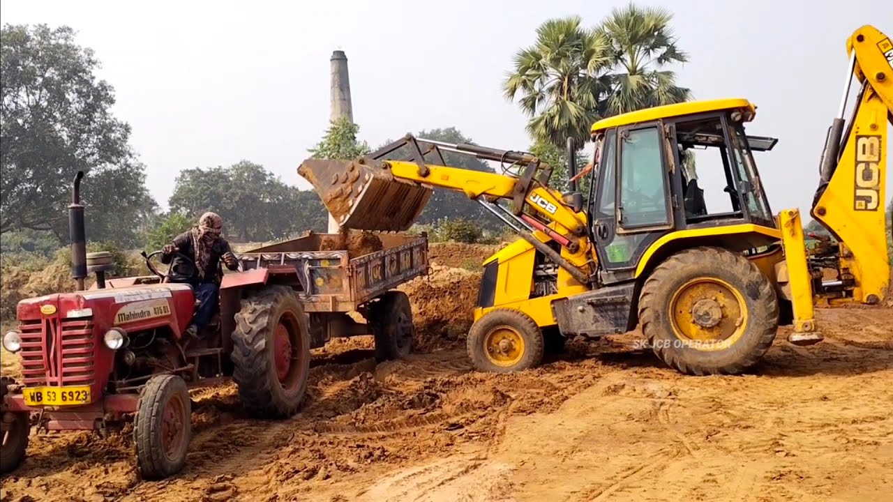 New Jcb 3dx Backhoe Loader Machine Loading Mud In Mahindra 475 Di ...