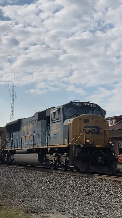 CSX 4810 leading CSX M370 in Nappanee Indiana - YouTube