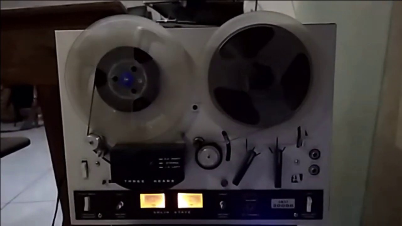 AKAI 3000D - YouTube