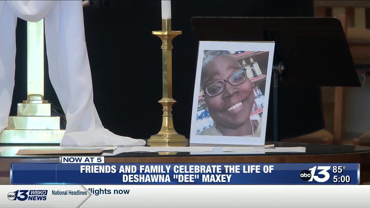 Friends and family celebrate the life of Deshawna “Dee” Maxey - YouTube