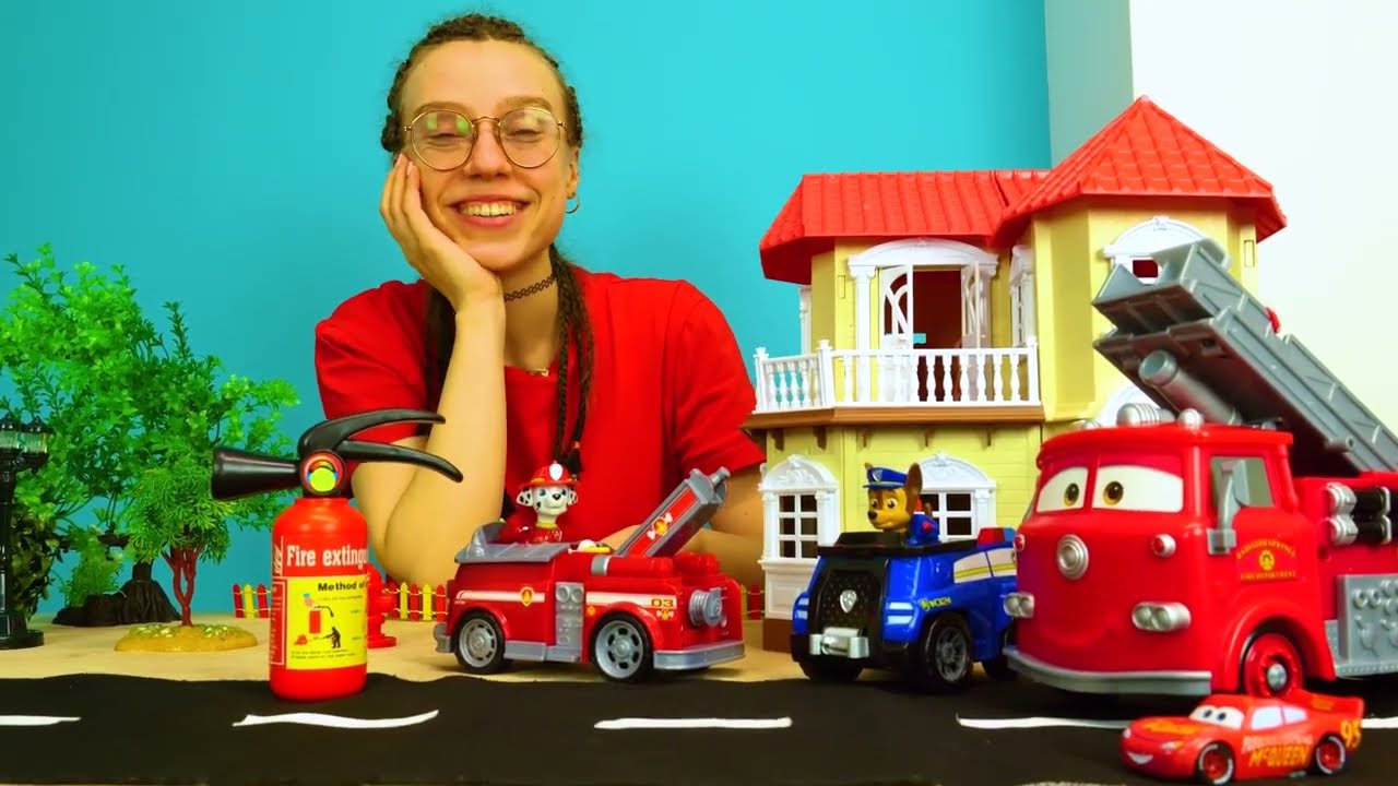Ryhmä Hau ja Salama McQueen pelastavat päivän! Paloauto sammuttavat ...