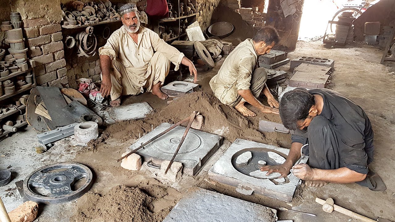 Iron Casting a Vehicle Gear | Iron Casting Technique - YouTube