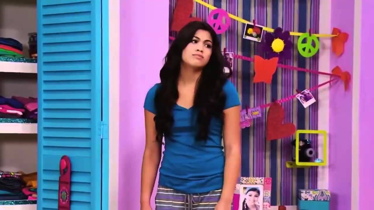 Every Witch Way - 4x13 Emma Limpia Su Cuarto Y Se Cambia Con Magia ᴴᴰ ...