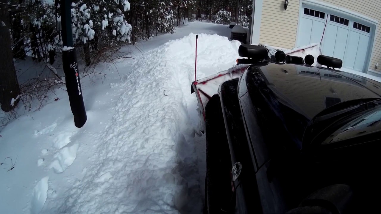 Snow plowing with a Cummins : side mirror view - YouTube