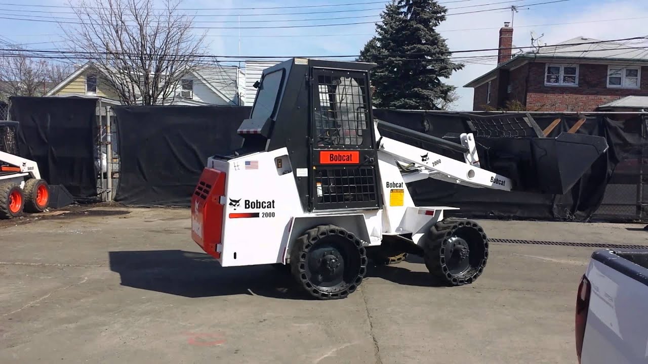Bobcat 2000 payloader - YouTube