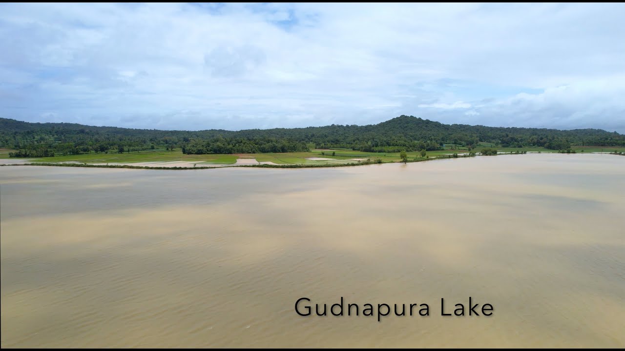Aerial views of Gudnapura Lake and Bangareshwara Temple [4K] - YouTube