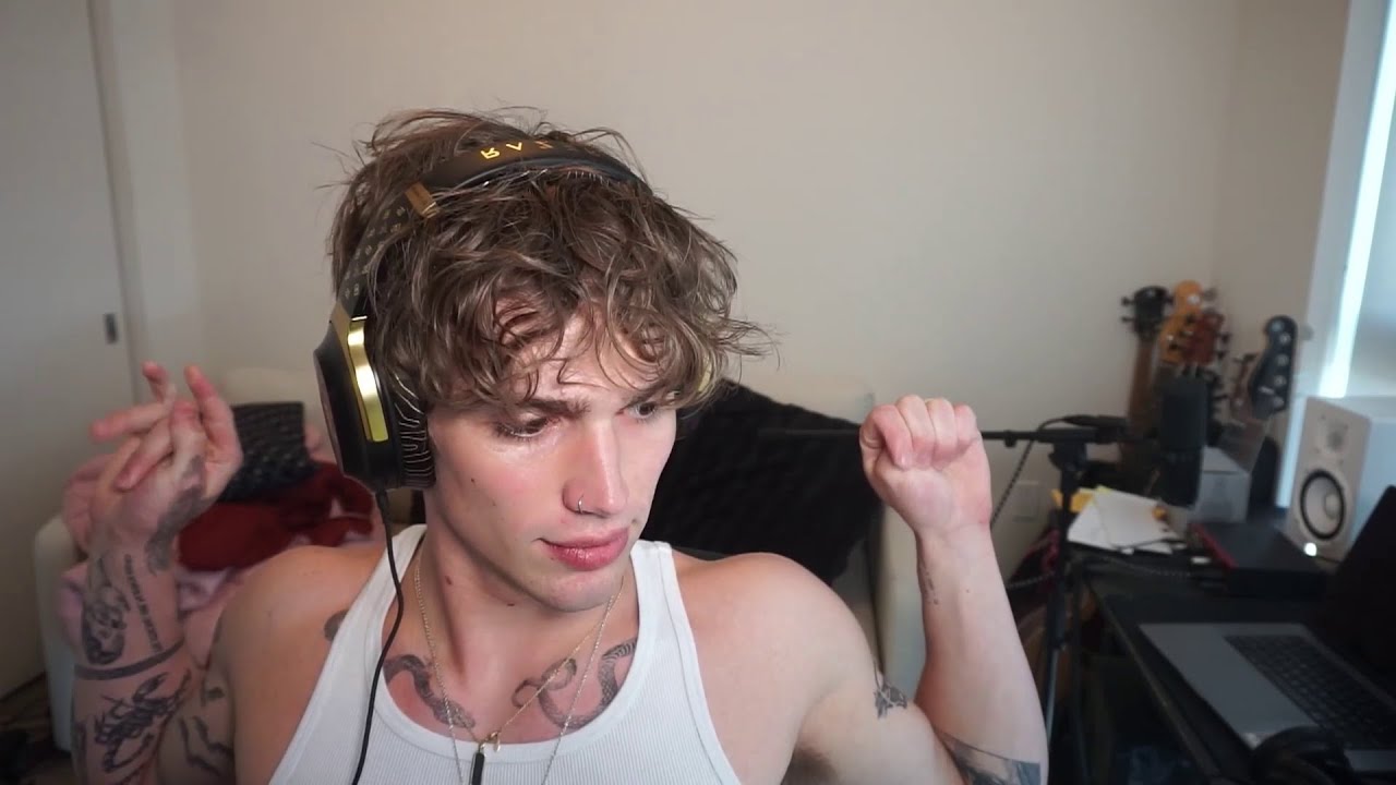 Vinnie Hacker 24th April 2024 'losing my mind' Twitch Stream - YouTube