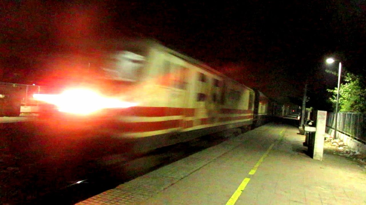 WAP-5 Nanda Devi AC Express Speeds Towards Dehradun | INDIAN RAILWAYS ...