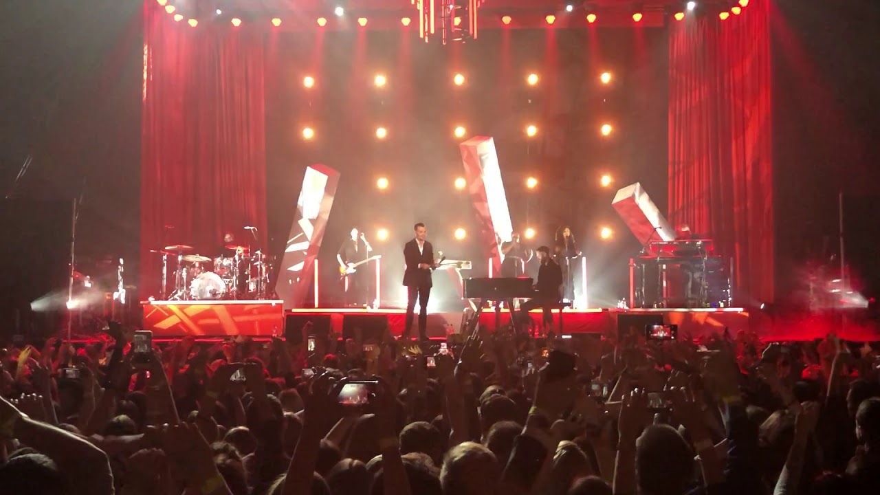 Hurts "Stay" live (October 29, 2017) - YouTube