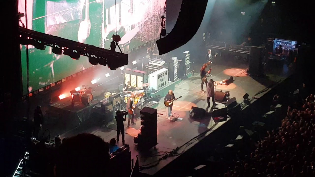 Liam Gallagher - Cigarettes & Alcohol Live at Amsterdam 7-02-2020 - YouTube
