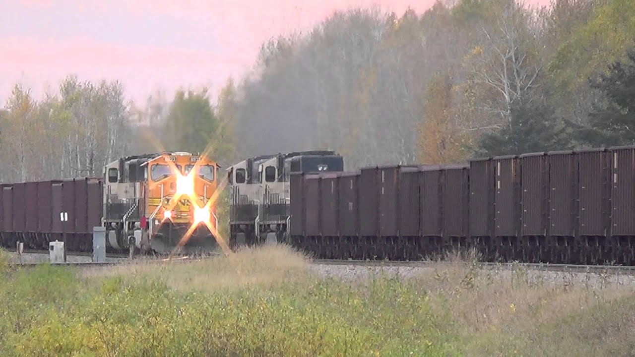 BNSF 9713 West meets BNSF 8933 East/South at Boylston Jct. (10/11/2013 ...