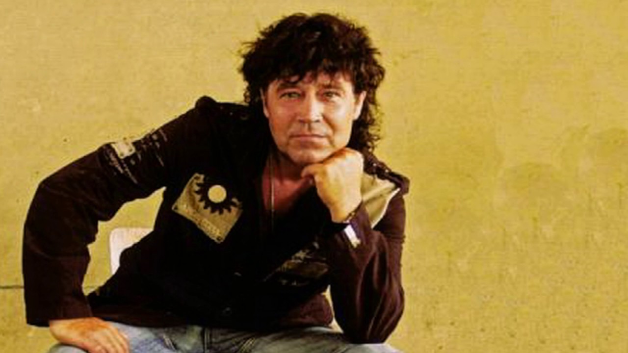 Dennie Christian ♪ Ik Laat je Gaan ♫ - YouTube