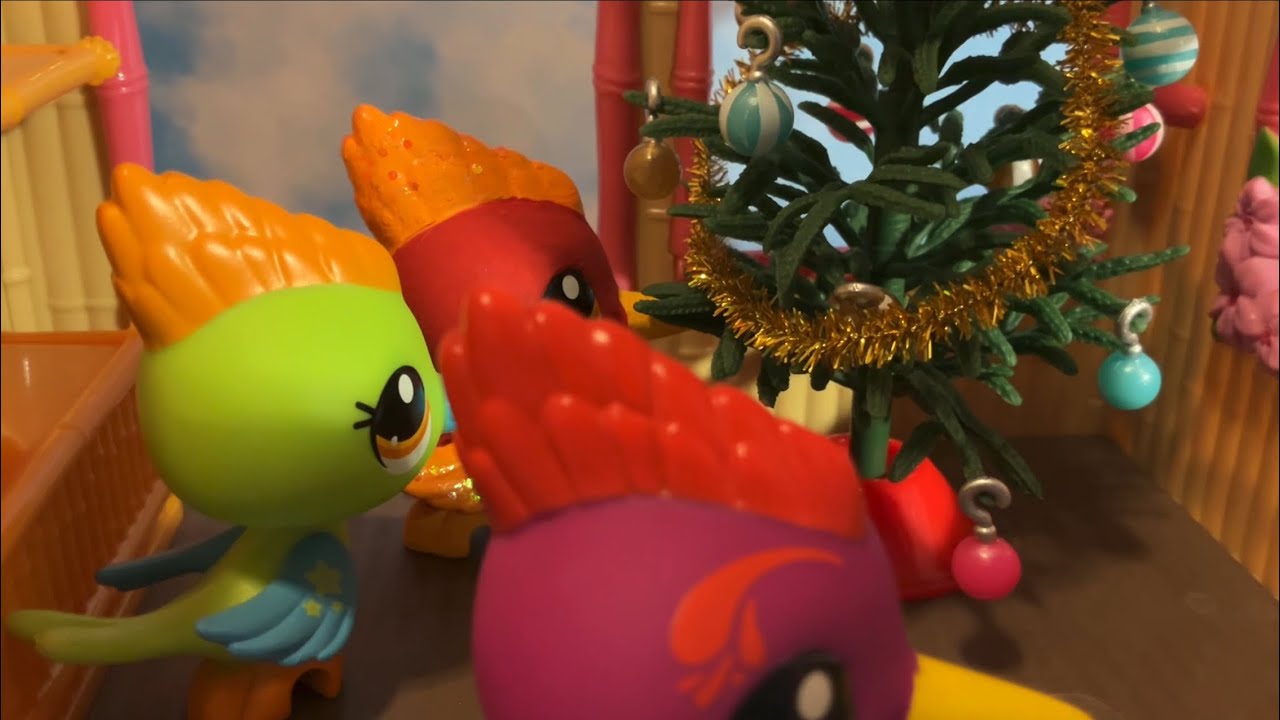 Decorating Christmas tree! (LPs Christmas short film) - YouTube