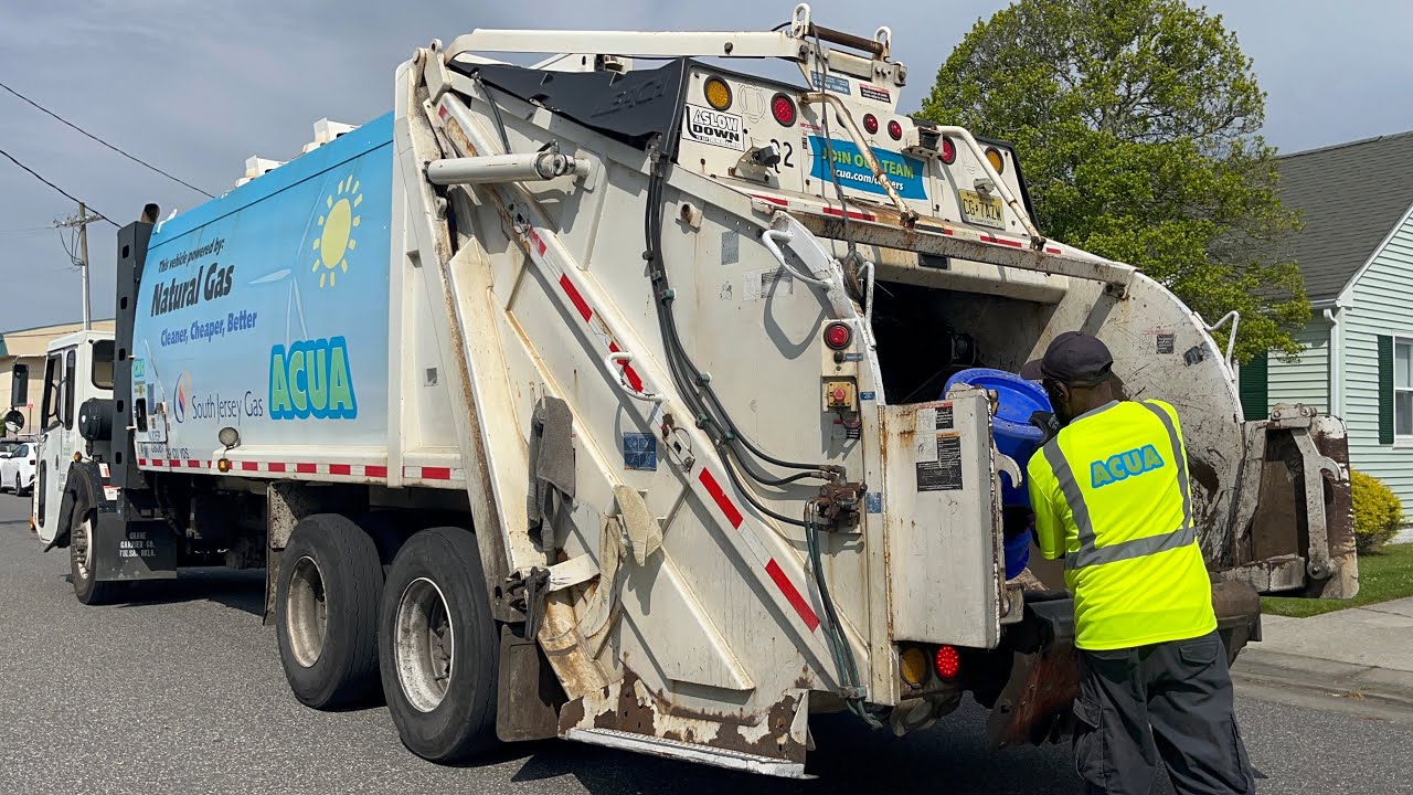 ACUA CCC Leach 2R3 rear loader garbage truck on recycle - YouTube