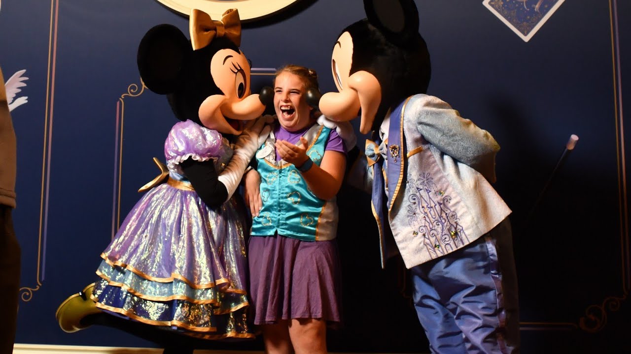 Mickey and Minnie Meet and Greet with Lexi! - YouTube