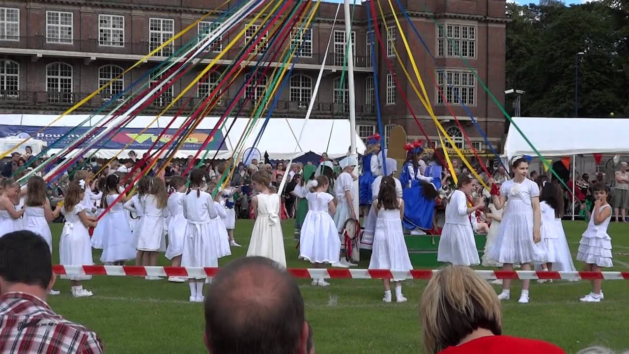 Maypole Crowning of Festival Queen @Bournville Festival - YouTube