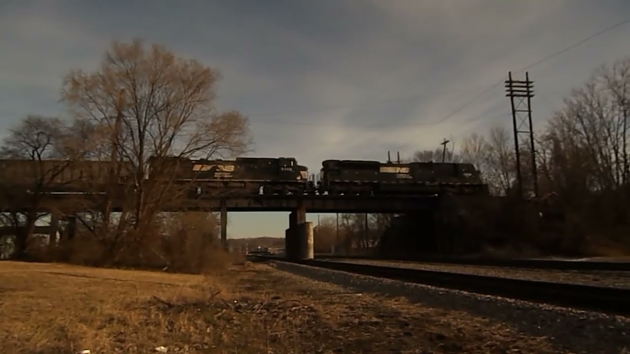 NS and CSX Action w/ GP50 HH and EX-Conrail! at Kenova, WV - YouTube