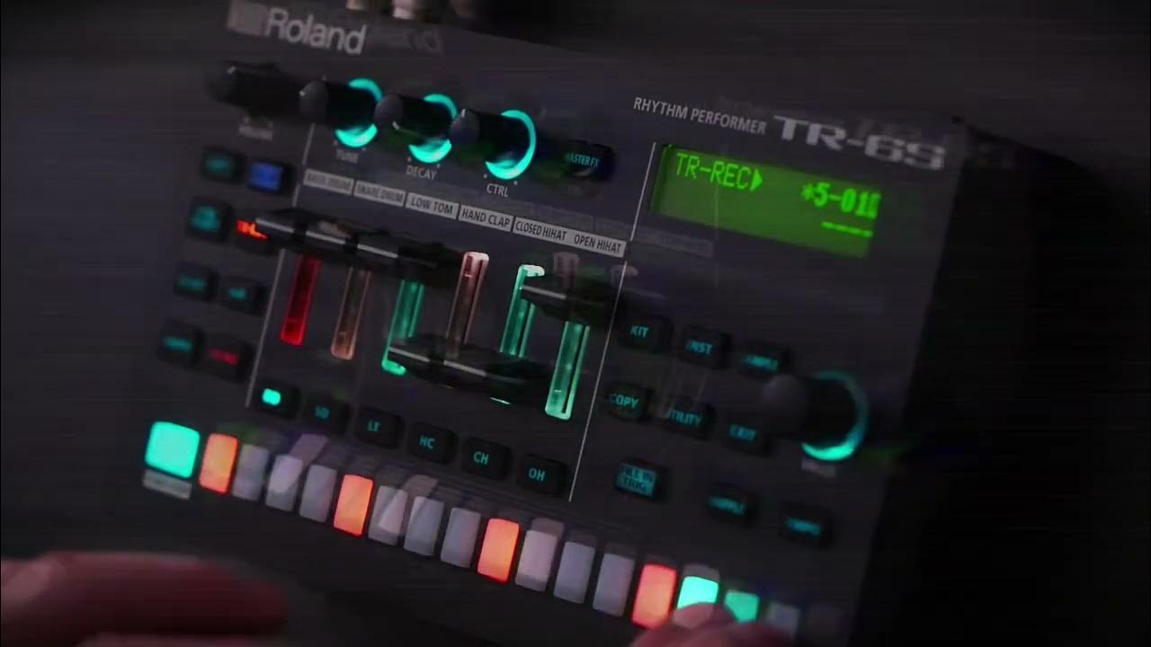 Playing With My Roland TR-6S - YouTube