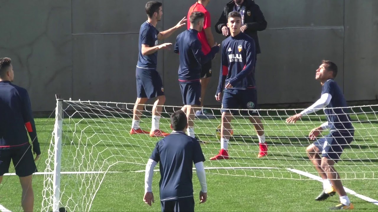 Ferran Torres se Une al Primer Equipo del Valencia CF - YouTube