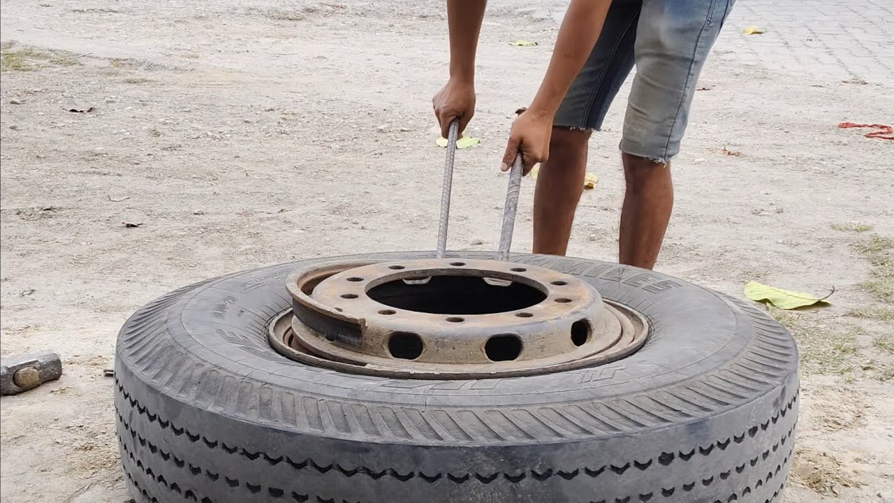 Truck tyer puncher repair 😱#truck #mrf #tyer #puncher #repair - YouTube