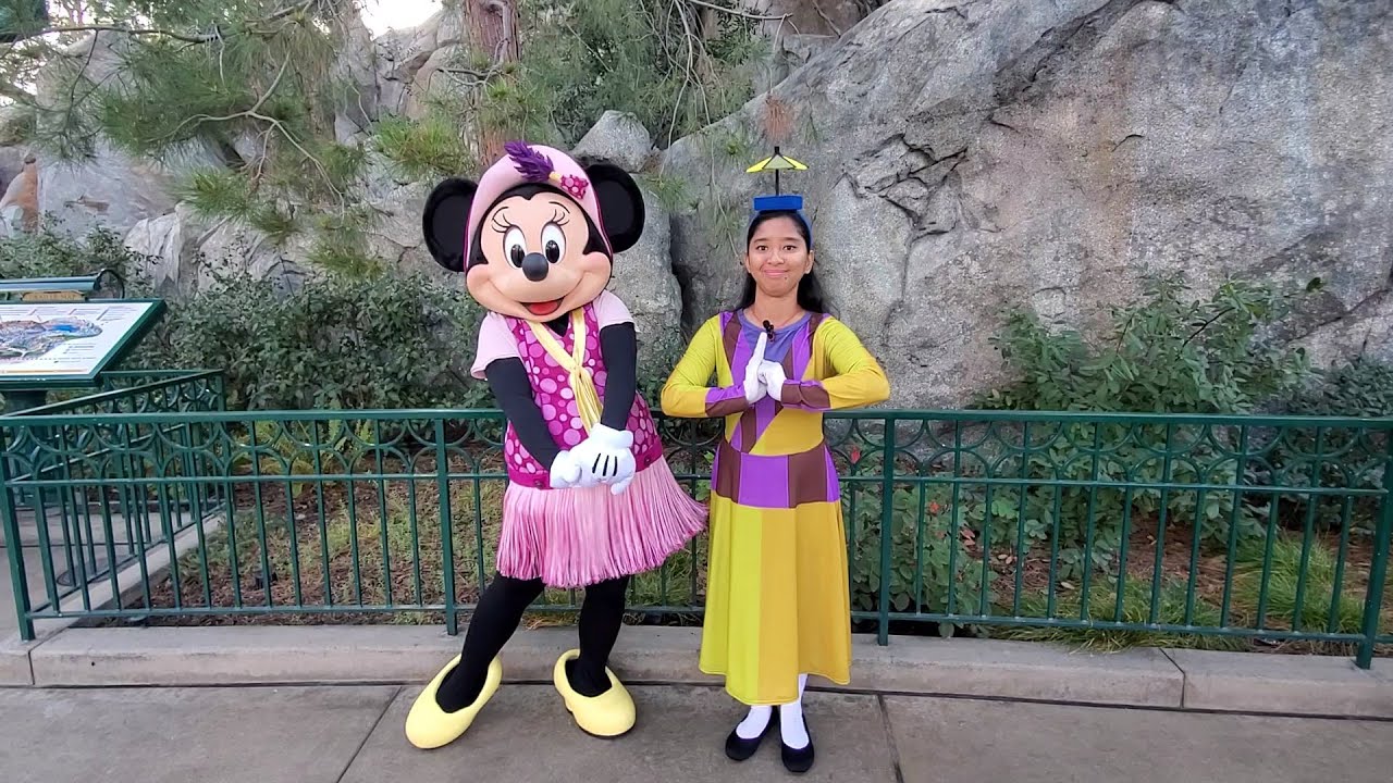 I as Princess Commandress meets Minnie Mouse in DCA Buena Street 2025 ...