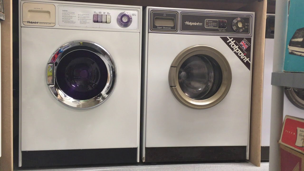 Hotpoint Liberator 1828 VS Hotpoint 18361 Spin Race - YouTube