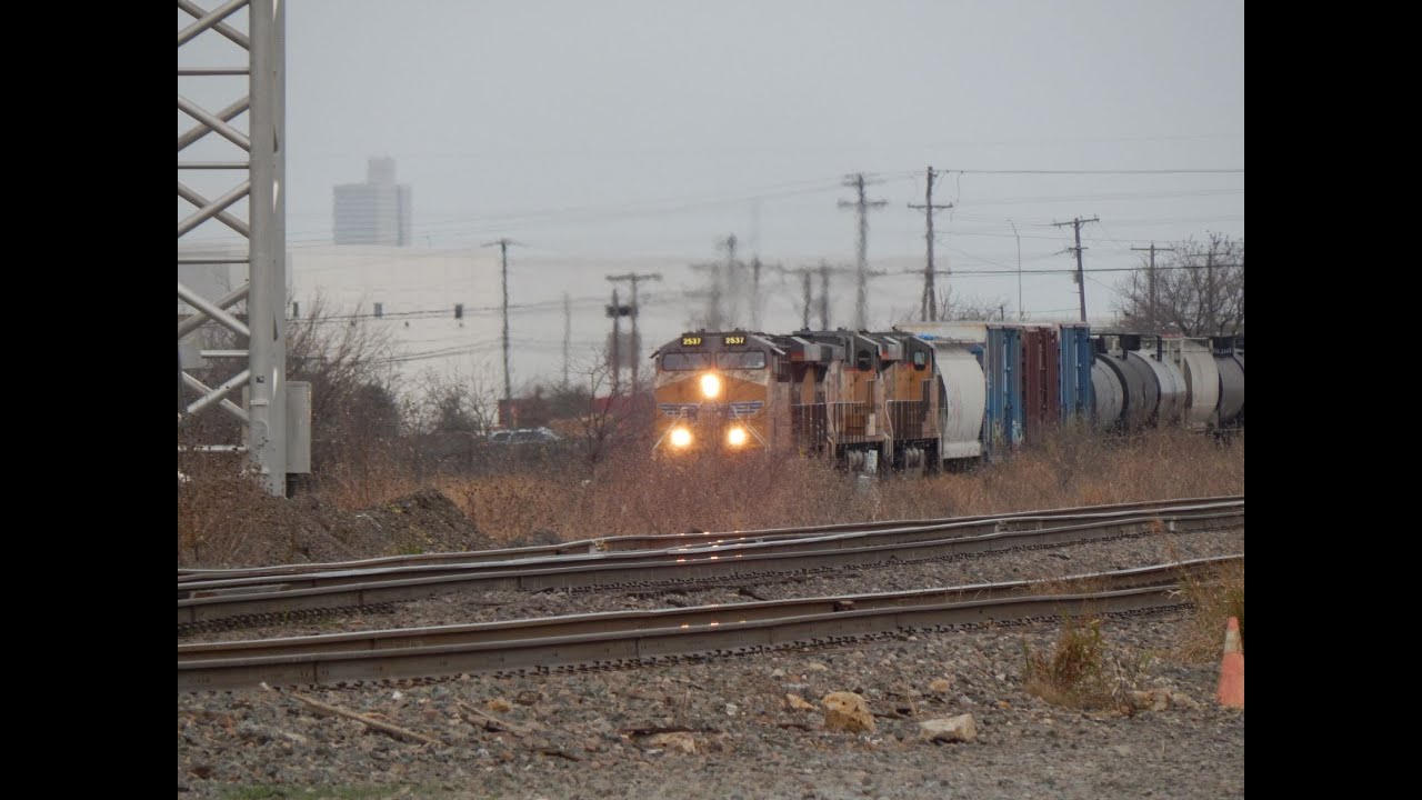 UP mixed train going up North here in Saginaw TX. - YouTube
