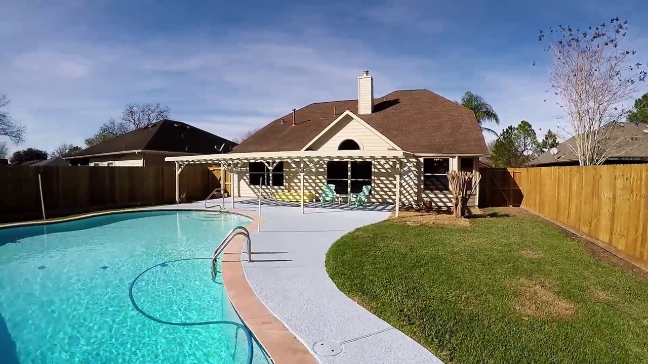 Alvin Texas home with a pool by TexasGulfRealEstate.com - YouTube